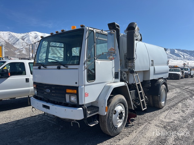 1996 Ford CF8000 Sweeper Truck (Inoperable) | Ritchie Bros. Auctioneers