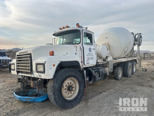 1995 Mack RD690S 8x4 Mixer Truck (Inoperable) in Lovelock, Nevada ...