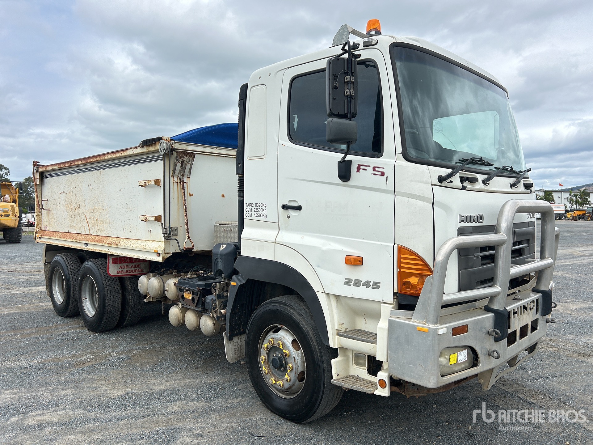 2009 Hino FS700 6x4 Tipper Truck | Ritchie Bros. Auctioneers
