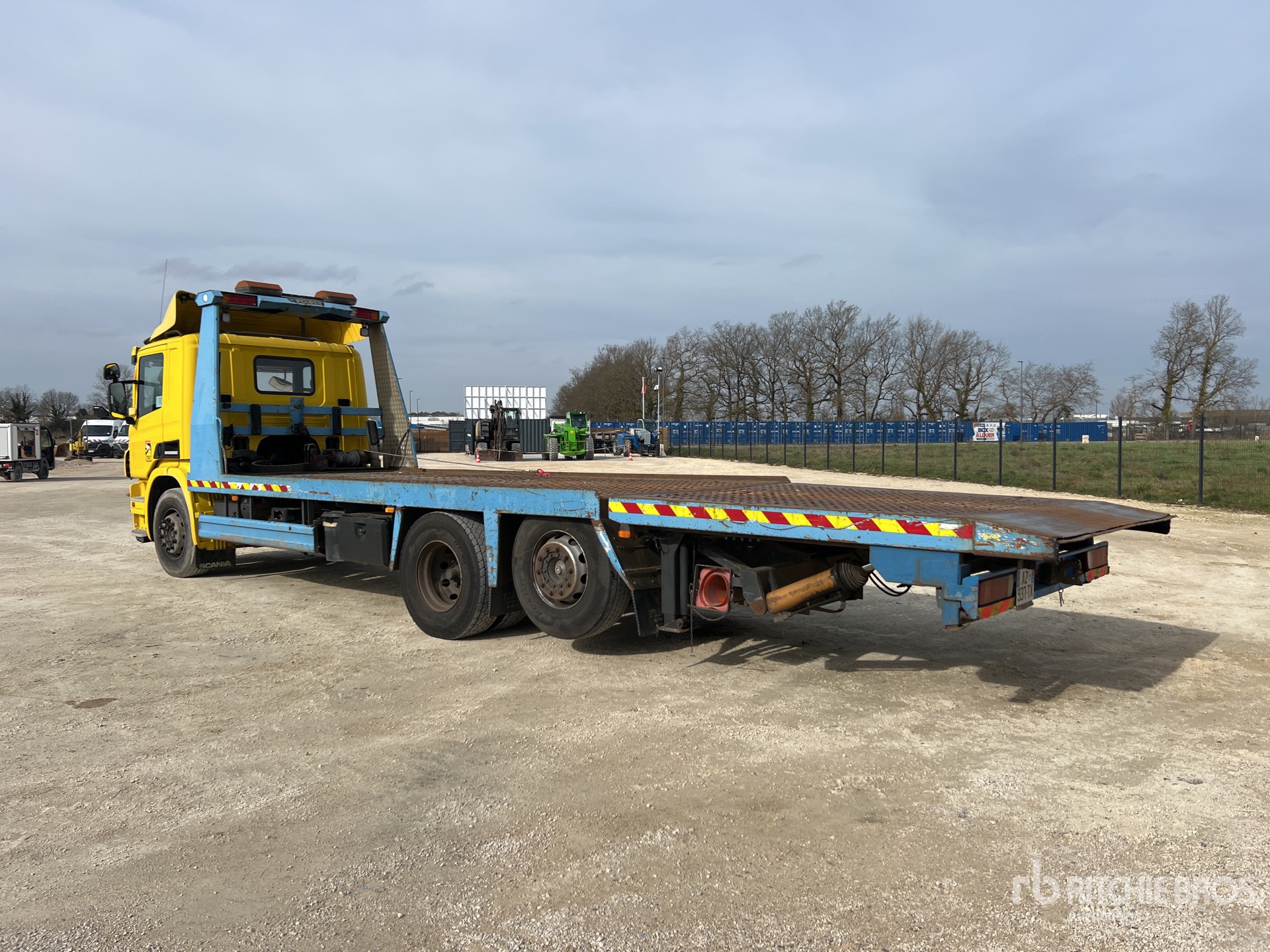 Scania P380 6x2 Camion Plateau Flatbed Truck | Ritchie Bros. Auctioneers