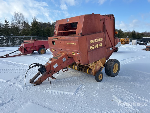 1998 New Holland 664 Silage Special Round Baler | Ritchie Bros. Auctioneers