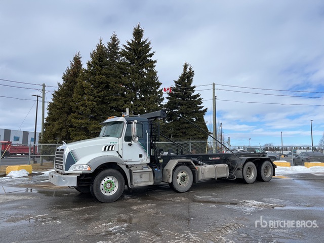 2015 Mack GU813 8x4 Roll-Off Truck | Ritchie Bros. Auctioneers