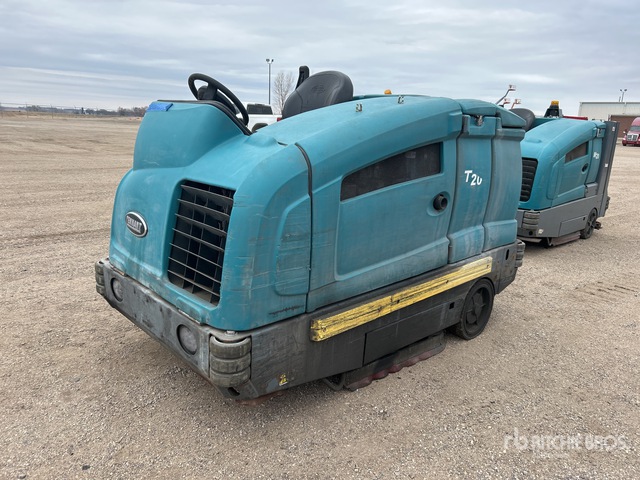 2022 Tennant T20 Ride-On LP Floor Scrubber | Ritchie Bros. Auctioneers