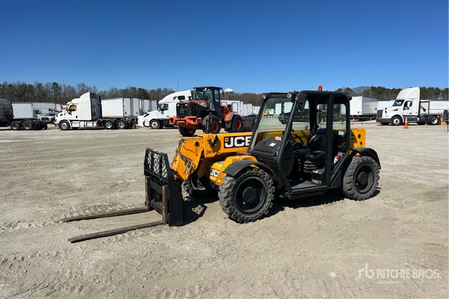 JCB 525B Telehandlers transport quote to Fayetteville, TN. VeriTread ...