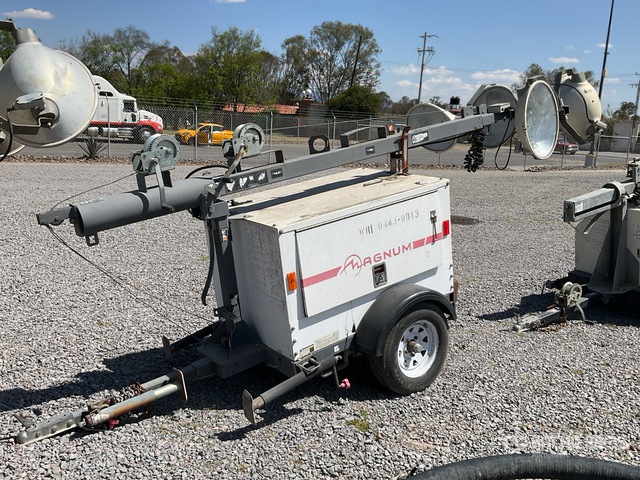 2010 Magnum MLT3060M 6 kW Torre de Iluminación (INOPERABLE) / Light ...