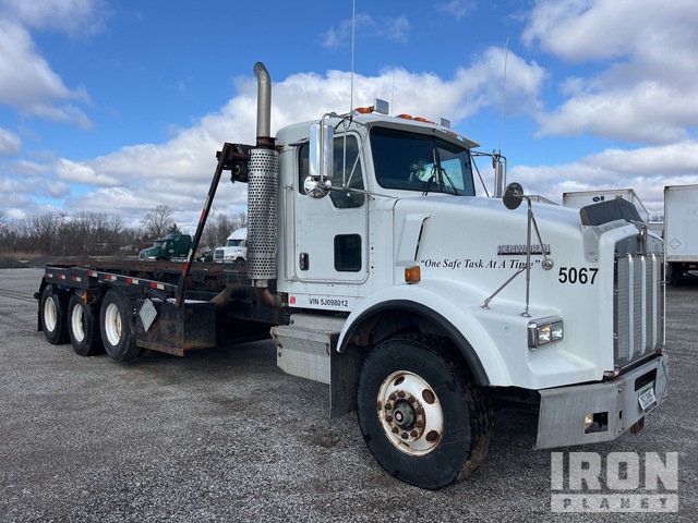 2005 Kenworth T800 8x4 Roll-Off Truck in Waveland, Indiana, United ...