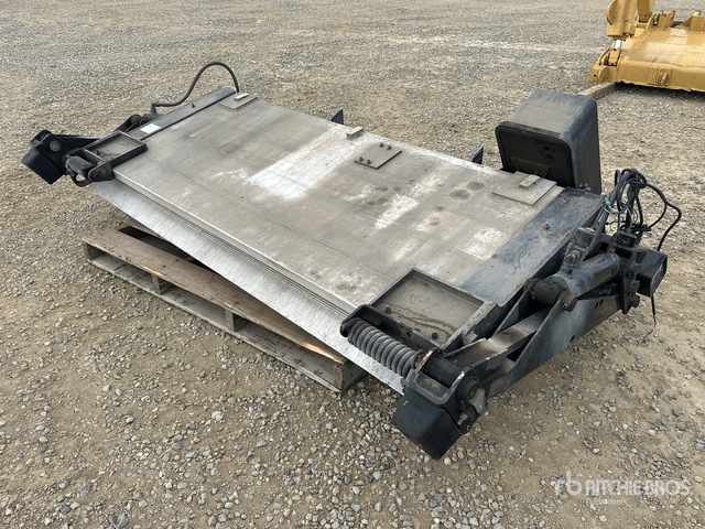Maxon GPTLR 3300 lb Lift Gate | Ritchie Bros. Auctioneers