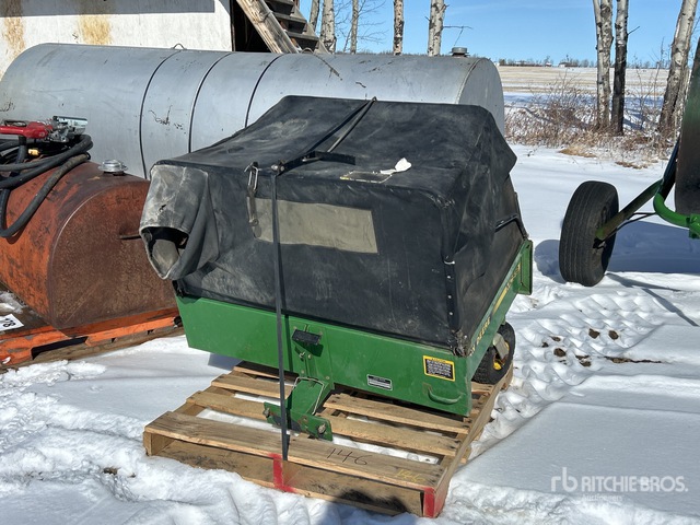 John Deere MC519 Grass Cart and Blower | Ritchie Bros. Auctioneers