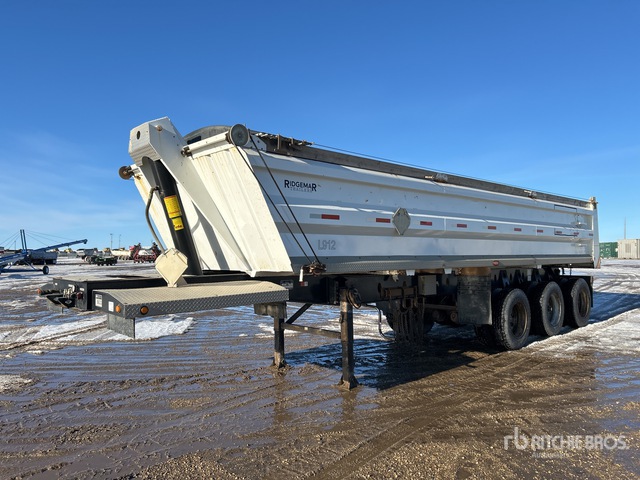 2015 Ridgemar 37 ft Tri/A End Dump Trailer | Ritchie Bros. Auctioneers