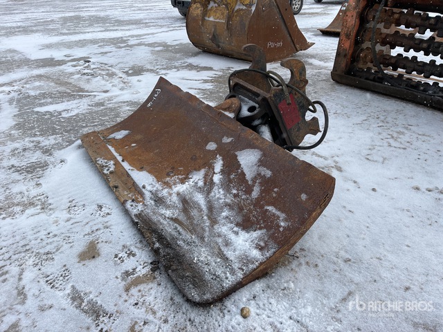 RM 84 in Q/C Hydraulic Tilting Excavator Chuck Blade - Fits John Deere ...