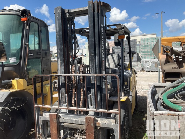Hyundai 35D-9 6945 lb Pneumatic Tire Forklift in Haines City, Florida ...