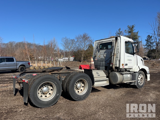 2005 Volvo VNL 6x4 T/A Day Cab Truck Tractor in East Haven, Connecticut ...