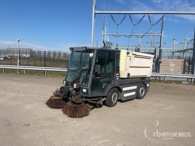 2001 Schmidt Swingo 225 Sweeper Truck | Ritchie Bros. Auctioneers