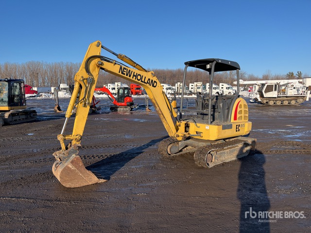 2000 New Holland EC35 Mini Excavator | Ritchie Bros. Auctioneers