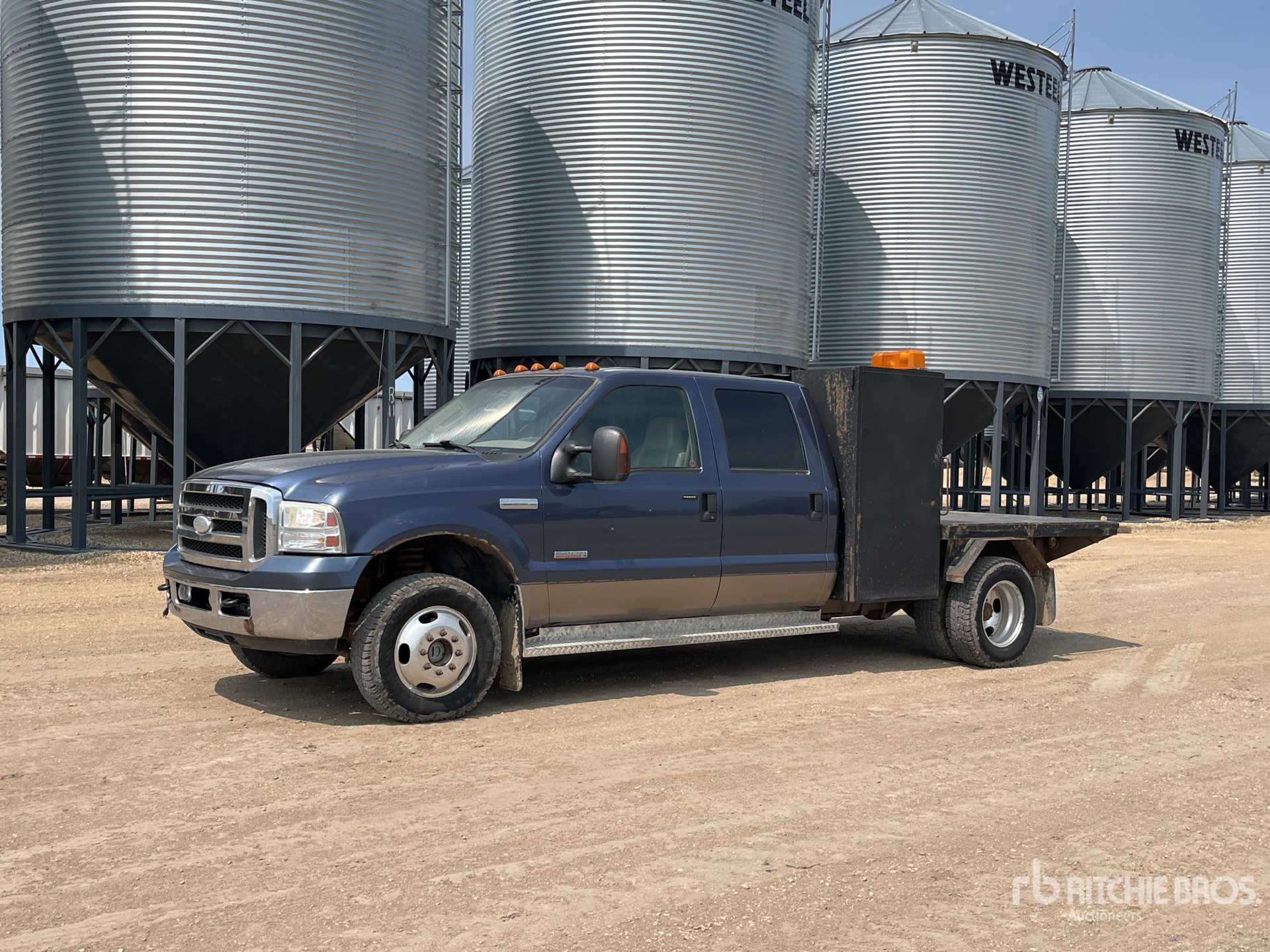 2005 Ford F-350 Lariat 4x4 Flatbed Truck | Ritchie Bros. Auctioneers