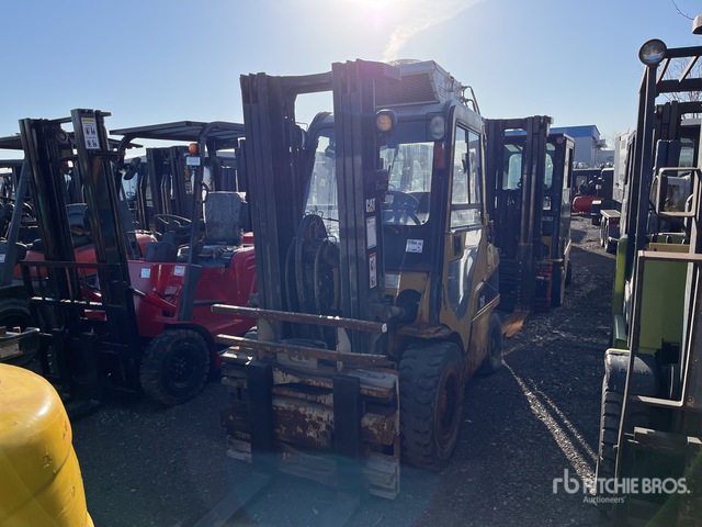 2006 Cat P5500 4050 lb Pneumatic Tire Forklift (Inoperable) | Ritchie Bros. Auctioneers