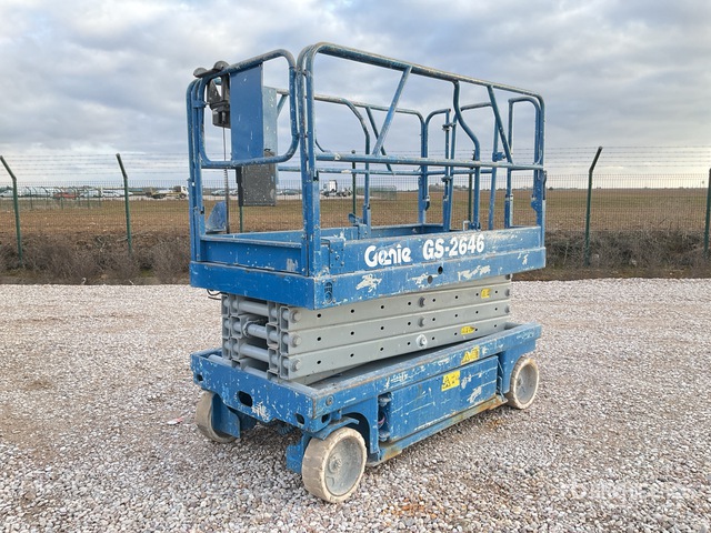 2000 Genie GS2646 Electric 10 Mts Electric Scissor Lift | Ritchie Bros ...