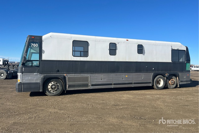 1990 MCI 102-C3 6x2 Coach | Ritchie Bros. Auctioneers