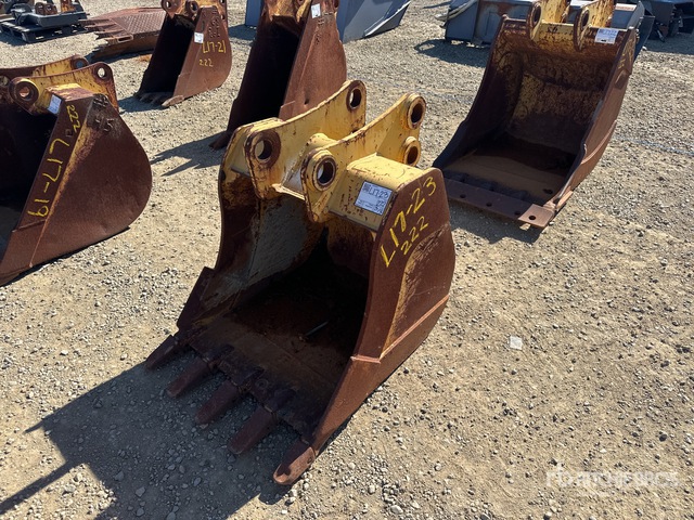 36 in Backhoe Rear Bucket - Fits Cat 446 | Ritchie Bros. Auctioneers
