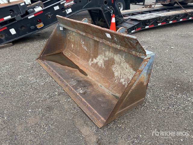 96 in Telehandler Bucket | Ritchie Bros. Auctioneers