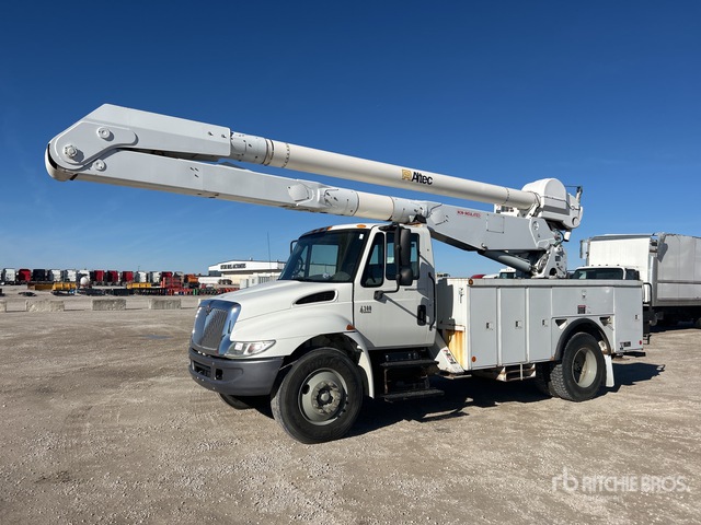 Altec AA755L 55 ft on 2005 International 4300 4x2 Bucket Truck | Ritchie Bros. Auctioneers
