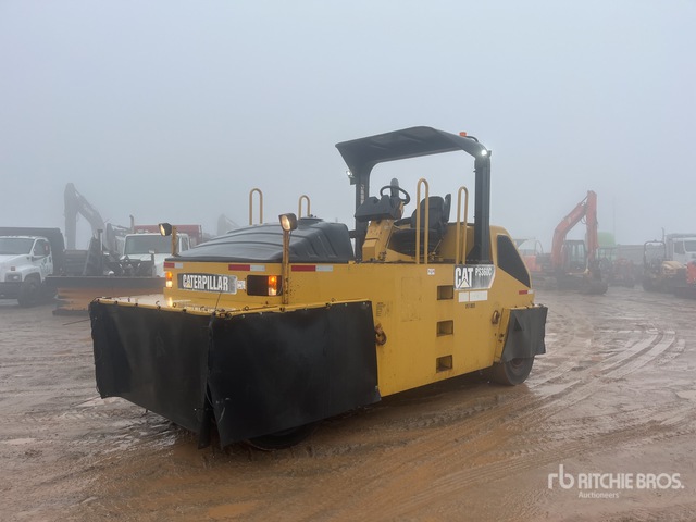 2010 Cat PS360C 7 Wheel Pneumatic Roller | Ritchie Bros. Auctioneers