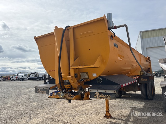 2000 Reliance 28 ft T/A Frameless End Dump Trailer | Ritchie Bros. Auctioneers