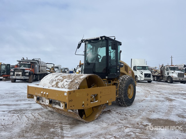2015 Cat CS56B Smooth Drum Compactor | Ritchie Bros. Auctioneers