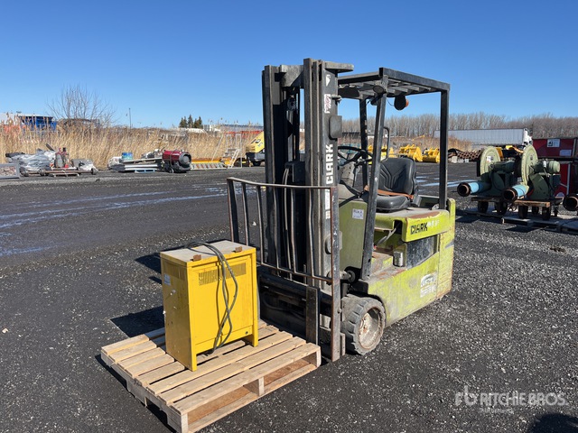 1999 Clark TMG-25 3275 lb Electric Forklift (Inoperable) | Ritchie Bros ...