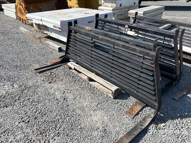 Quantity of (4) RKI Headache Rack | Ritchie Bros. Auctioneers