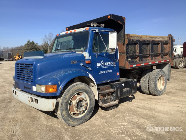 1999 International 4900 4x2 Camion à benne essieu simple | Ritchie Bros ...