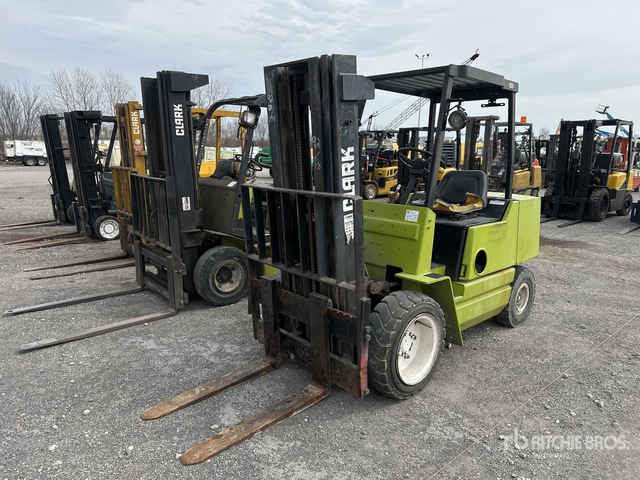 1988 Clark GPS30MB 3000 lb Pneumatic Tire Chariot Élévateur | Ritchie ...