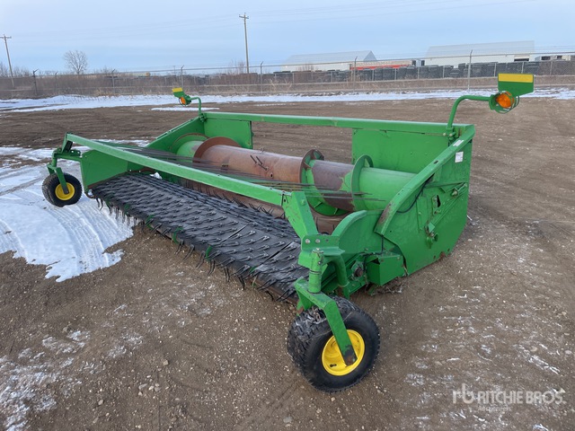 2001 John Deere 914 14 ft Combine Pickup Header | Ritchie Bros. Auctioneers