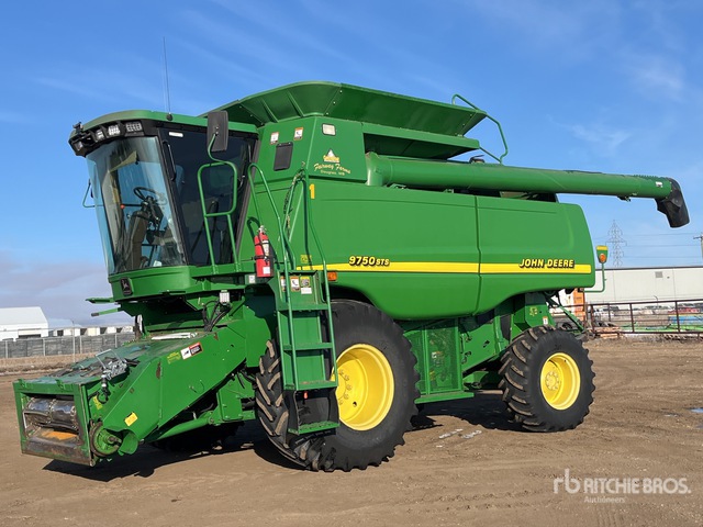 2001 John Deere 9750 STS Combine Harvester | Ritchie Bros. Auctioneers