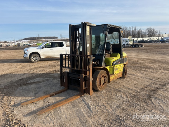 Clark C40L 7050 lb Cushion Tire Forklift | Ritchie Bros. Auctioneers
