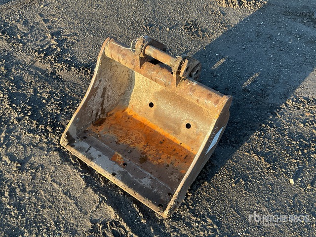 450 mm Excavator Bucket | Ritchie Bros. Auctioneers