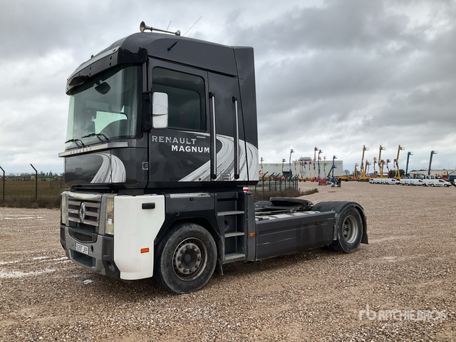 2009 Renault 4x2 S/A Sleeper Truck Tractor | Ritchie Bros. Auctioneers