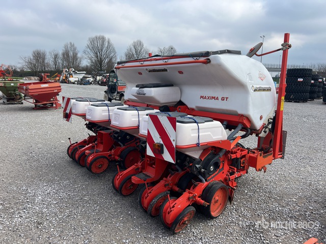 2008 Kuhn MAXIMA GTC300 Corn 6 Rows Seeder | Ritchie Bros. Auctioneers