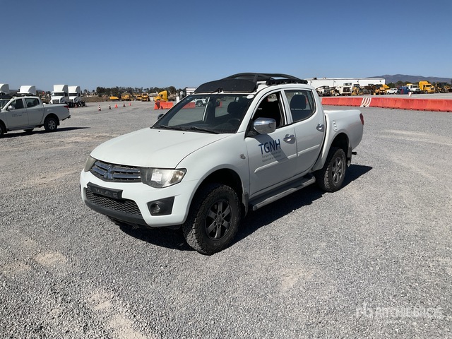 2015 Mitsubishi L200 4x4 Crew Cab Camioneta / Ute | Ritchie Bros ...