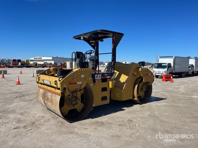 2010 Cat CB54 Double Drum Roller | Ritchie Bros. Auctioneers