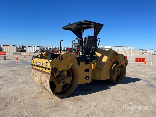 2011 Cat CB54 Double Drum Roller | Ritchie Bros. Auctioneers