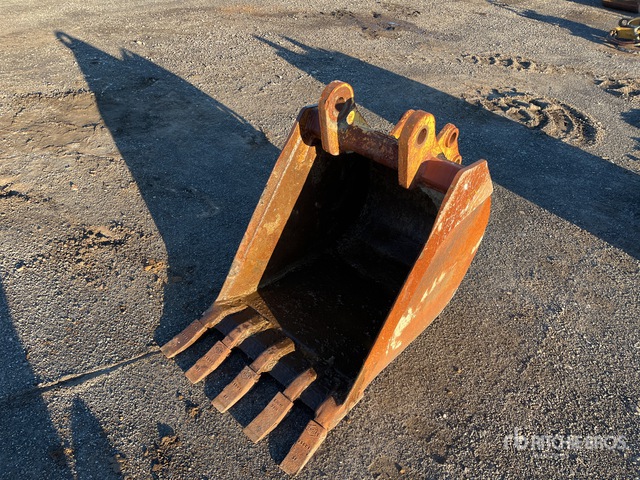 Case 24 in Digging Backhoe Rear Bucket - Fits 580 | Ritchie Bros ...