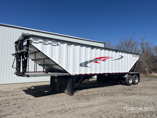 2016 Bergs GT238 38 ft T/A Grain Trailer | Ritchie Bros. Auctioneers