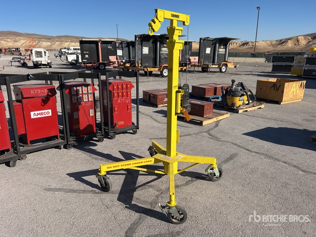 Sumner Z-150 Construction Hoist | Ritchie Bros. Auctioneers