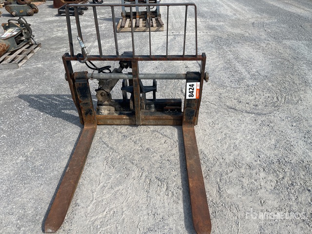 JLG Tilting Telehandler Pallet Forks | Ritchie Bros. Auctioneers