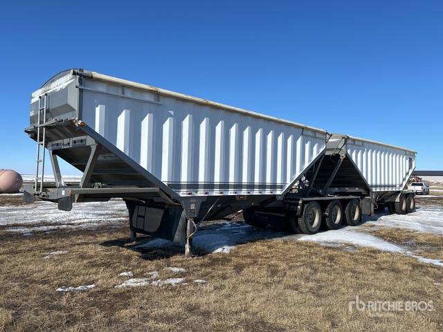 2006 Castleton Super B-Train Grain Trailer | Ritchie Bros. Auctioneers