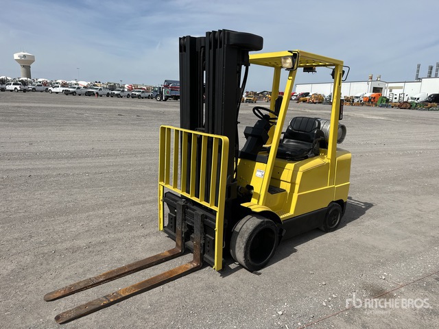 1999 Hyster S60XM 4300 lb Cushion Tire Forklift | Ritchie Bros. Auctioneers