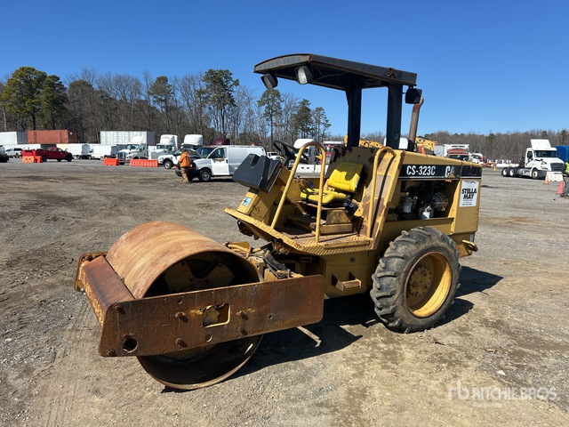 1998 Cat CS-323C Smooth Drum Compactor | Ritchie Bros. Auctioneers