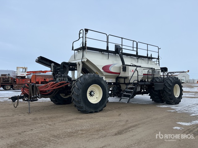 2015 Bourgault 7950 990 bu Tow-Behind Air Cart | Ritchie Bros. Auctioneers