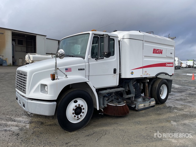 2002 Elgin Crosswind J on 2003 Freightliner FLD70 Camion balai ...